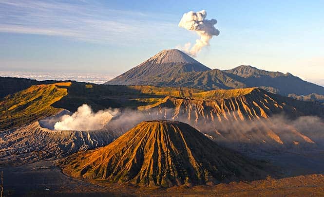 Volcanic hikes: 11 adventurous destinations | Travel
