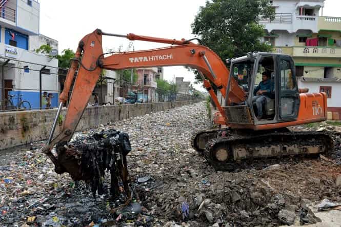 Heavy rains bring back Bangalore's garbage crisis | Latest News India