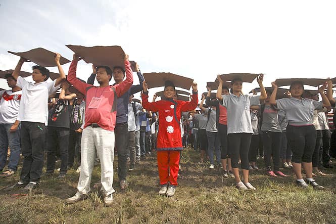 Nepalese attempt world's largest human flag record | World News
