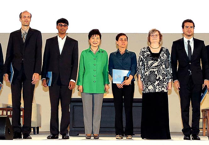 Iran-born Stanford professor first woman to win Nobel Prize of maths ...