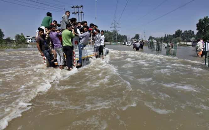 In 50 Pics This Happened When A Flood Ravaged J K In 2014 Latest