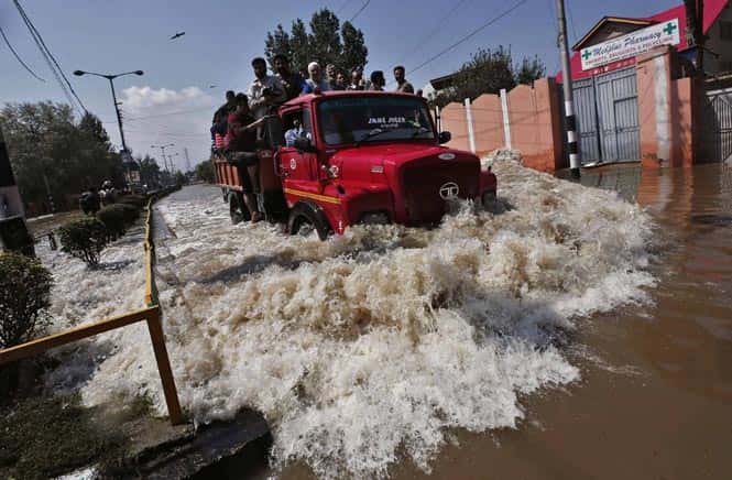 In 50 Pics This Happened When A Flood Ravaged J K In 2014 Latest
