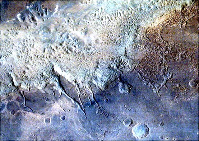 United colours of Holi: Mangalyaan sends eye-catching pictures of Mars ...