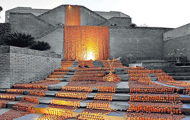 Eco-friendly: Art goes from earth to earth | Hindustan Times