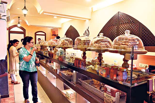 Cuisine marriage: Bakeries add flavour to Delhi food street | Hindustan ...
