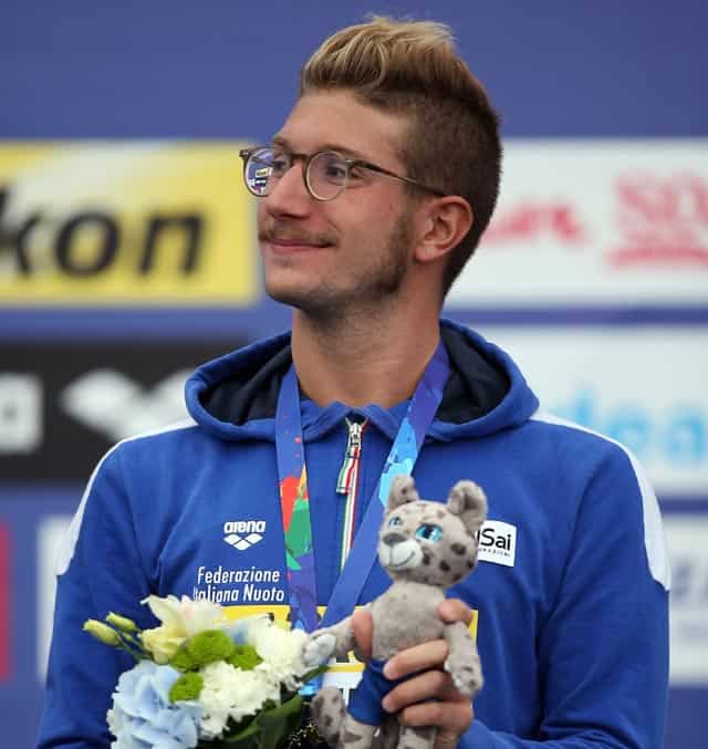 Swimmer proposes girlfriend for marriage after win, she says yes ...