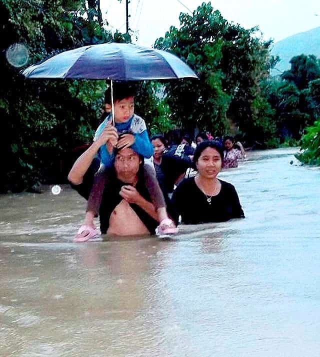 In pics: Over 180 dead, 10mn affected as floods wreak havoc in 5 states ...