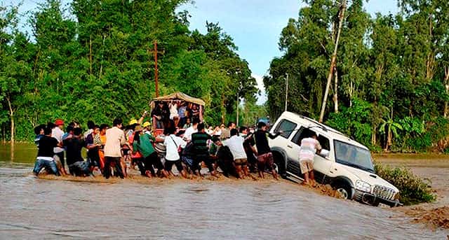 In pics: Over 180 dead, 10mn affected as floods wreak havoc in 5 states ...