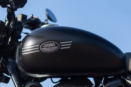 Jawa 42 Price, Mileage, Images, Colours, Reviews & Specs
