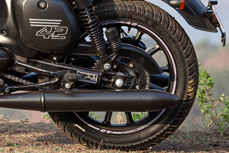 Jawa 42 Price, Mileage, Images, Colours, Reviews & Specs