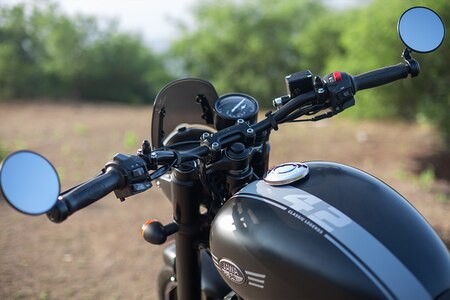 Jawa 42 Price, Mileage, Images, Colours, Reviews & Specs