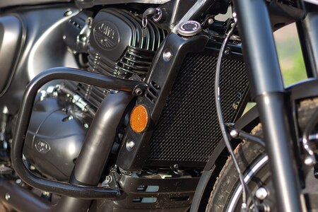 Jawa 42 Price, Mileage, Images, Colours, Reviews & Specs