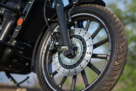 Jawa 42 Price, Mileage, Images, Colours, Reviews & Specs