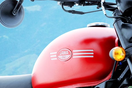 Jawa 42 Price, Mileage, Images, Colours, Reviews & Specs