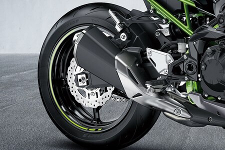 Kawasaki Z900 Price, Mileage, Images, Colours, Reviews & Specs