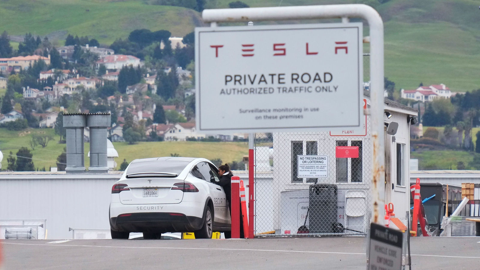 In times of coronavirus, the multiple ways Tesla is delivering its ...