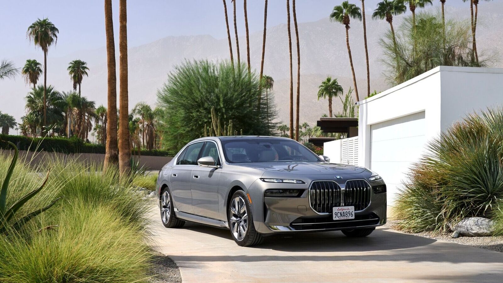 This BMW electric sedan offers 31.3-inch 8K theatre screen | HT Auto