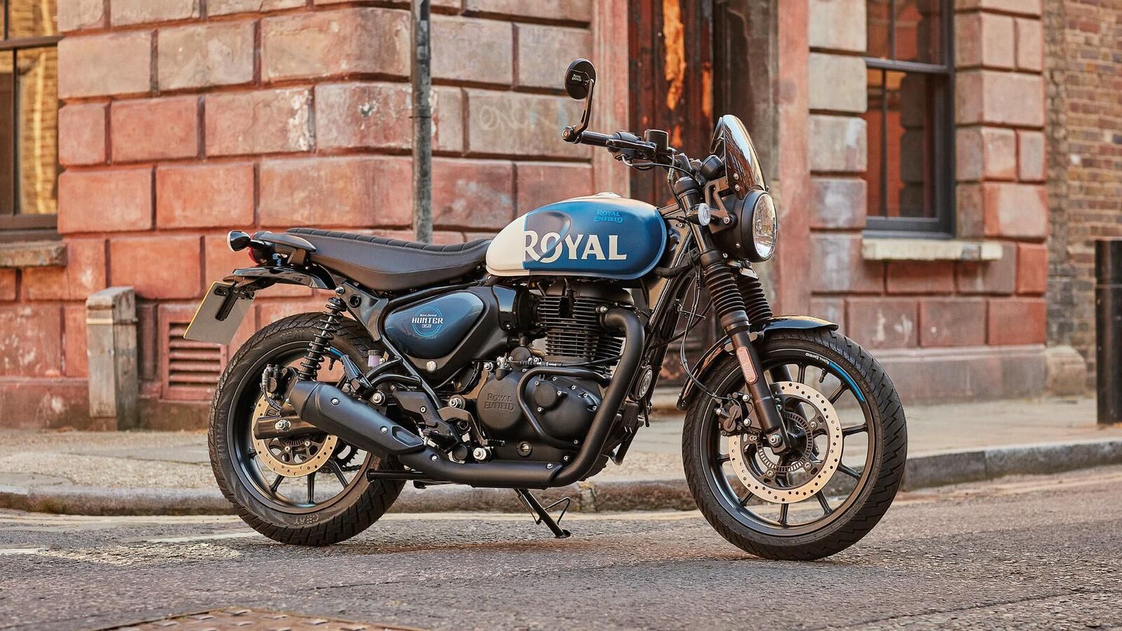 Royal Enfield Hunter 350 Passes 100 000 Sales Milestone In Just 6 Royal Enfield Hunter 350 Passes 100 000 Sales Milestone In Just 6