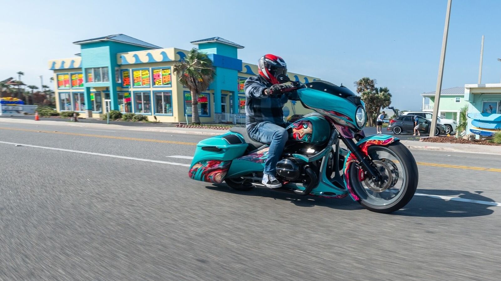 This customised BMW Motorrad bike looks like an intergalactic model ...