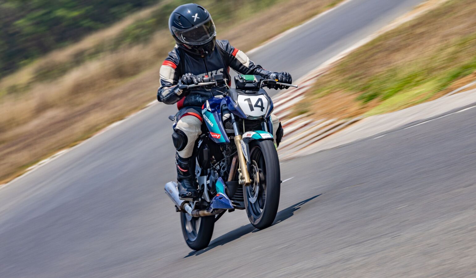 What does race-spec TVS Apache RTR 200 4V feels like to ride? | HT Auto