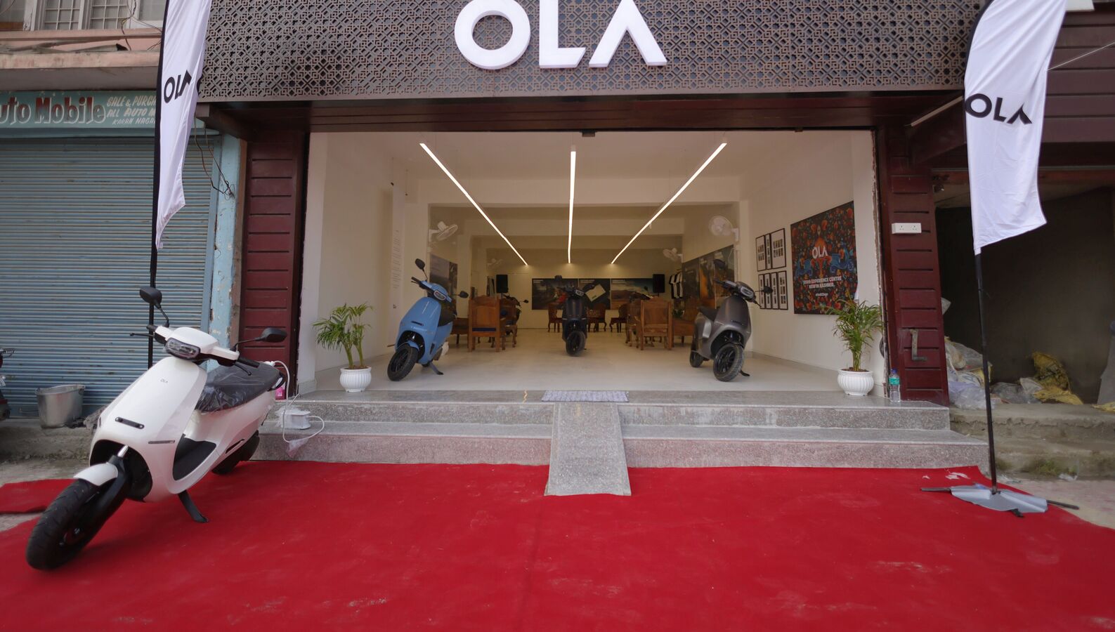 Ola Electric sets up India's largest D2C auto retail network with 500 ...