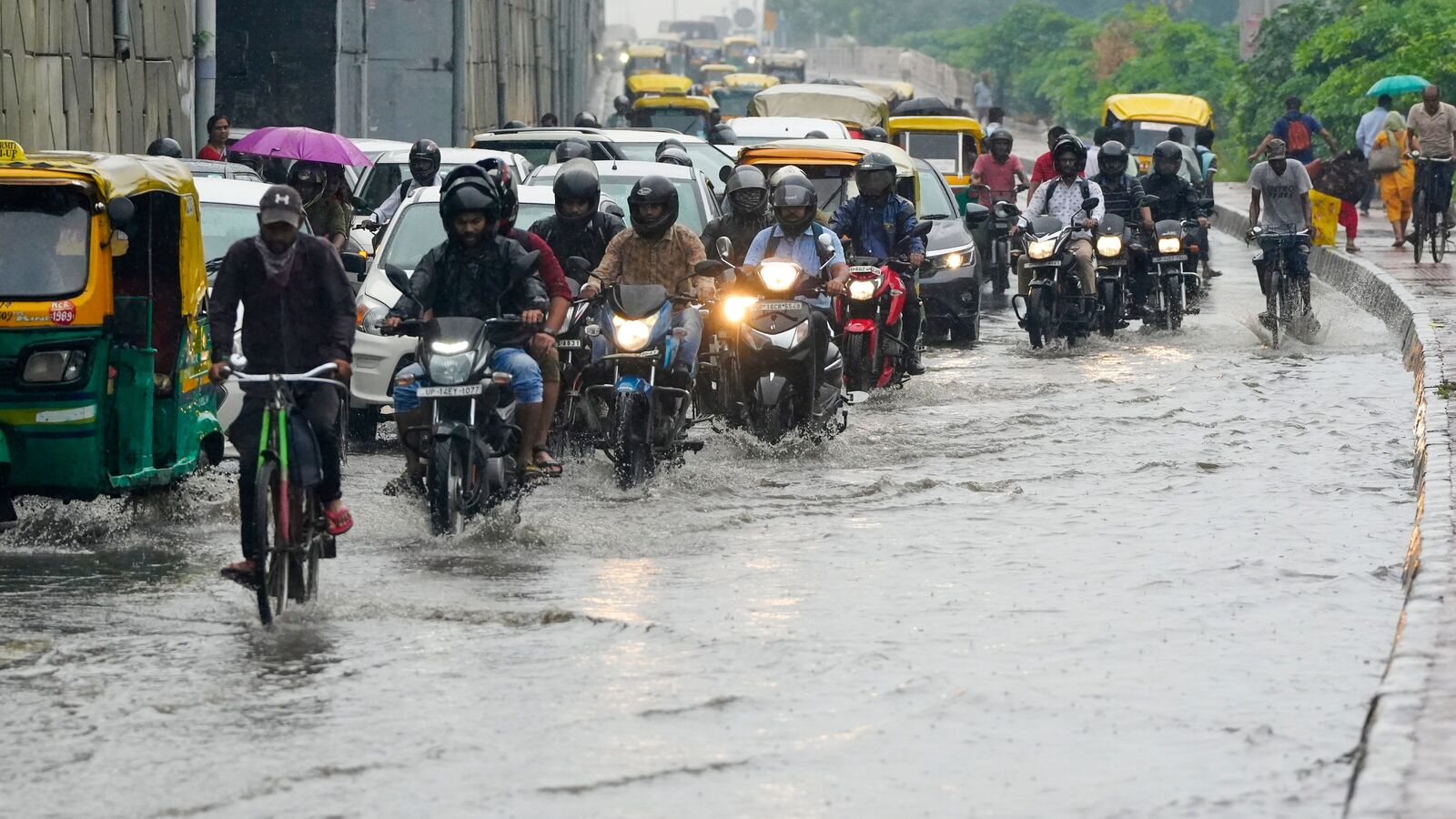 Monsoon reaches Delhi: Top 5 tips to keep your bike in shape | HT Auto