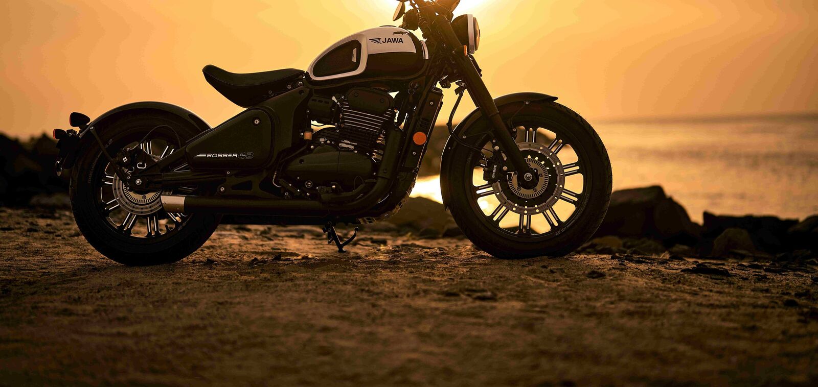 2023 Jawa 42 Bobber Black Mirror debuts as top-of-the-line version | HT ...