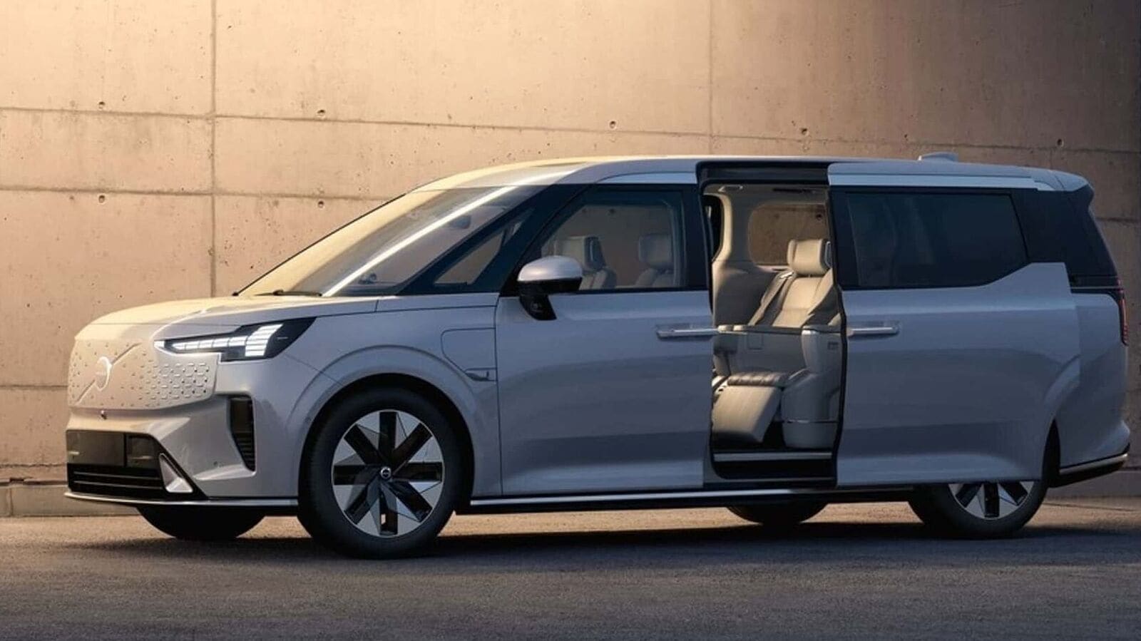 Volvo EM90 electric minivan is a luxury lounge on wheels | HT Auto