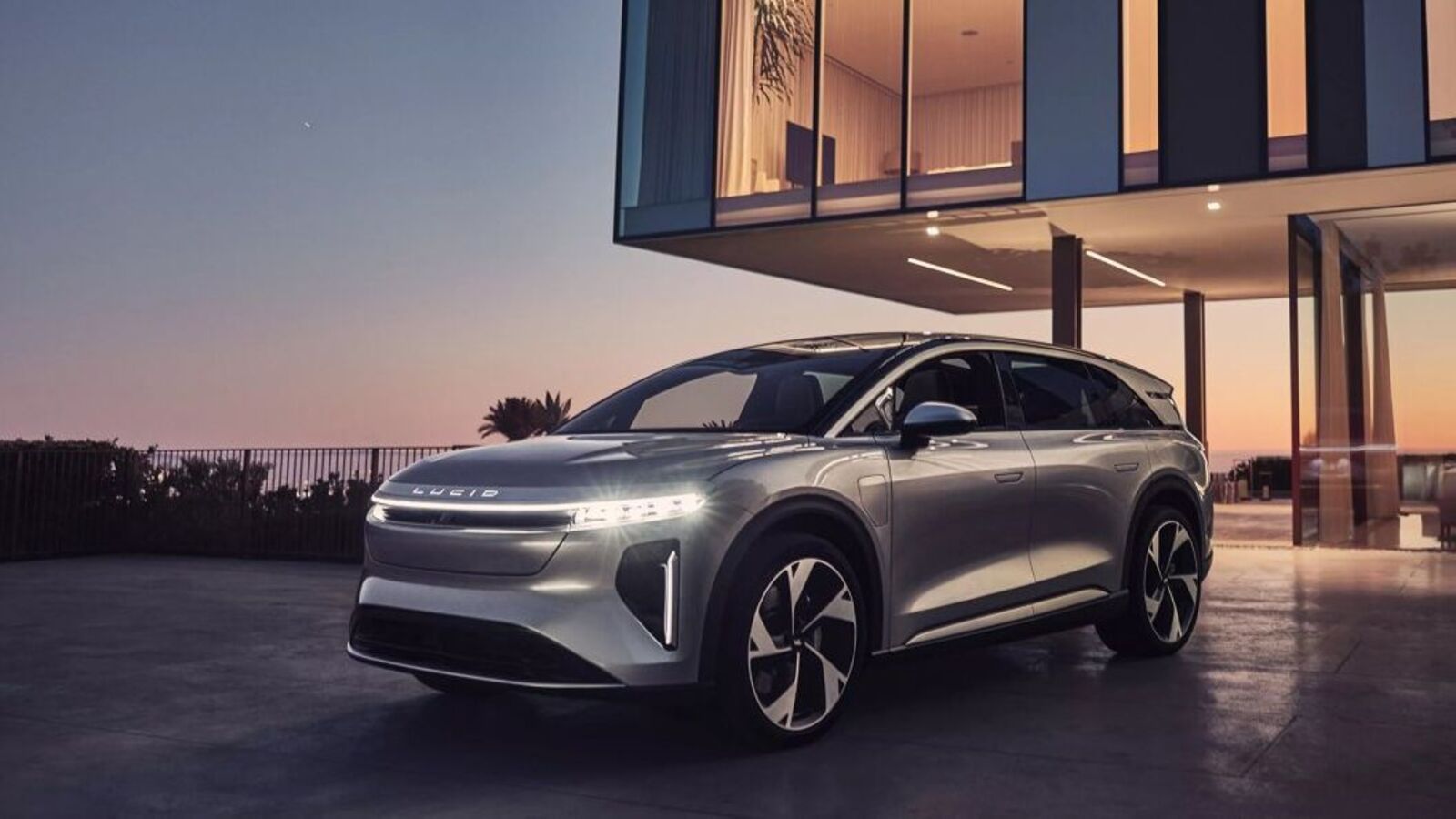 Check out this electric SUV with 700 km of range that costs less than ...