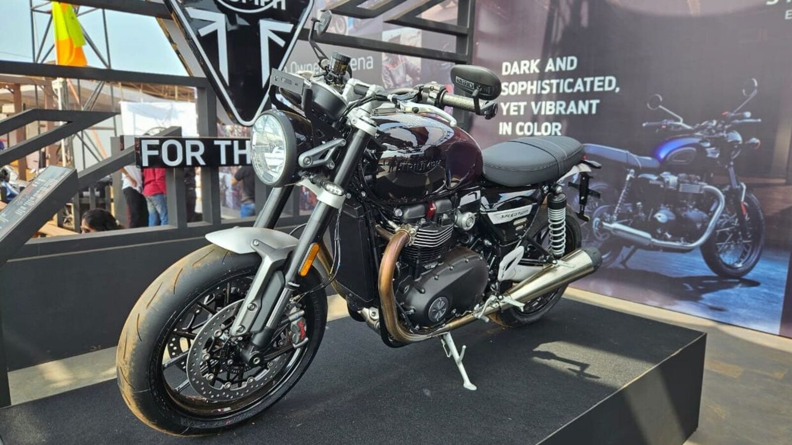 IBW 2023: Triumph Speed Twin 1200 Stealth Edition is a uniquely painted ...