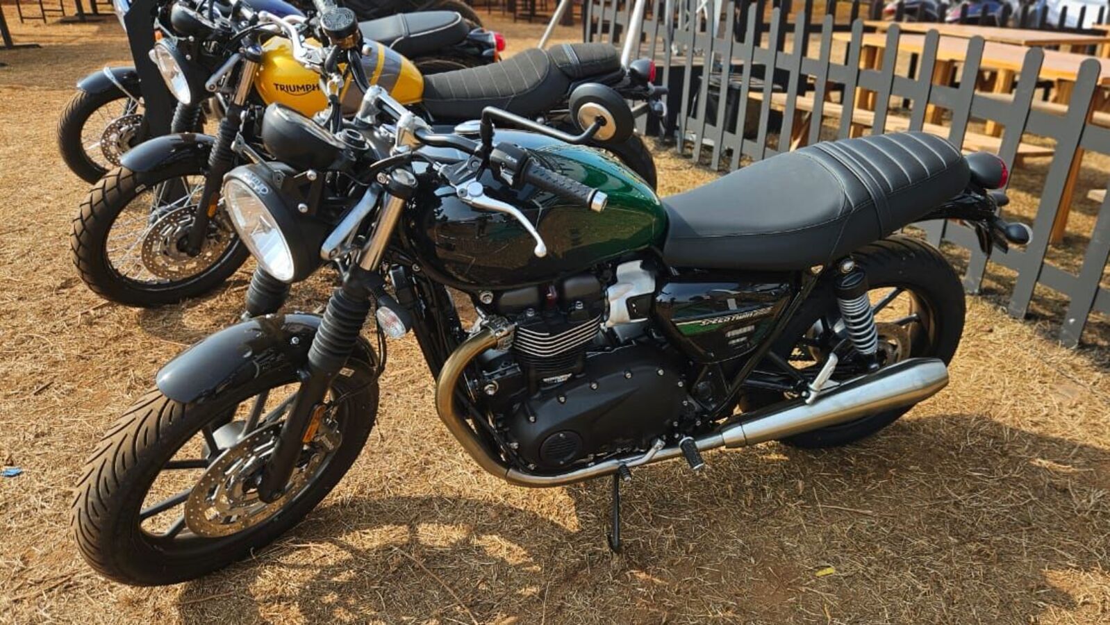 IBW 2023: Triumph Twin 900 Stealth Edition is a uniquely coloured beast ...