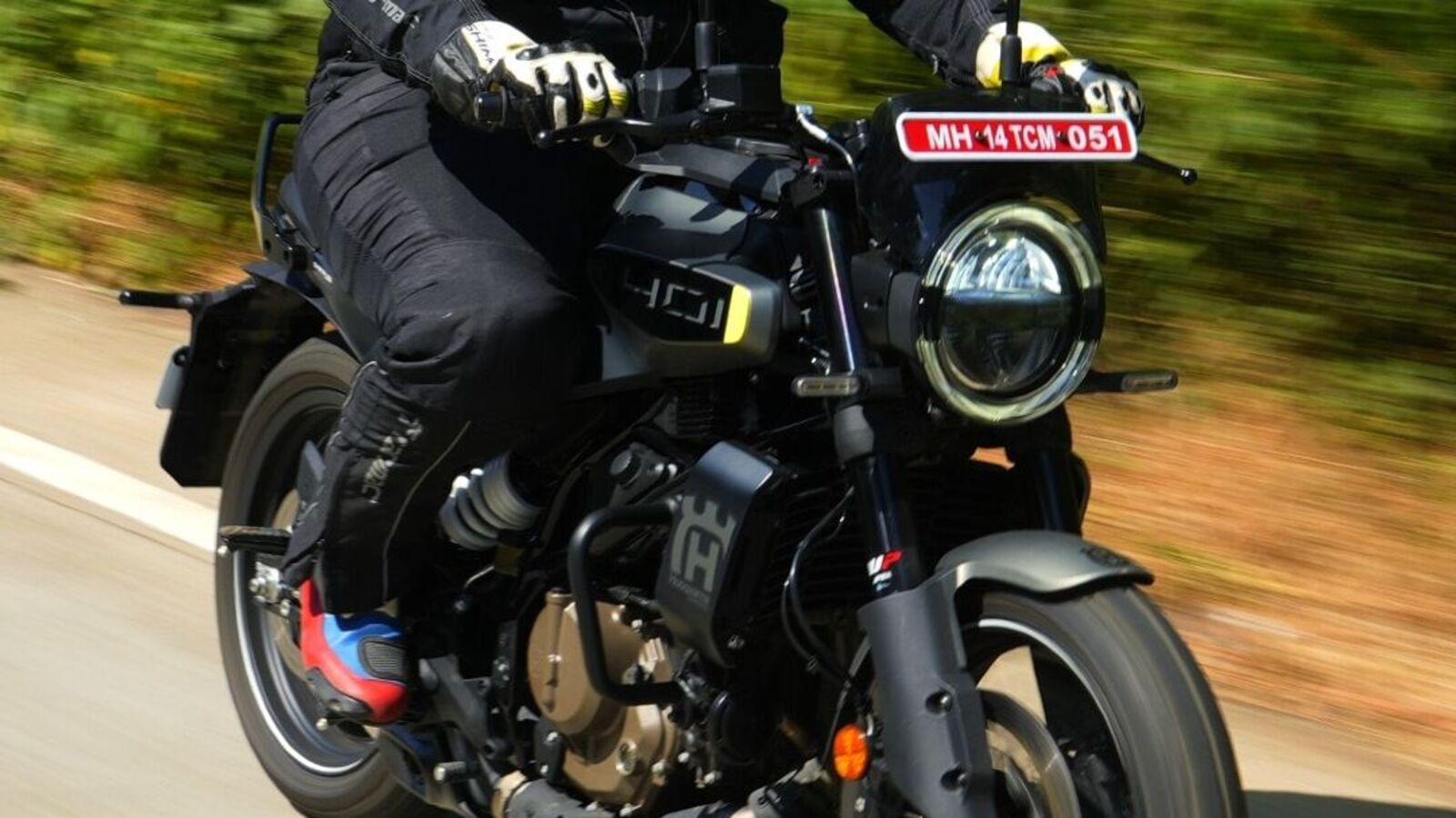 2024 Husqvarna Svartpilen 401 Quick Review: Most fun 400 cc motorcycle ...