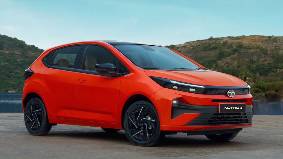2025 Tata Altroz Facelift: Here's what’s new compared to the outgoing ...
