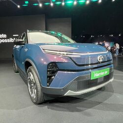 China President Xi Jinping lands in US, brings in his armoured Hongqi ...