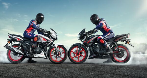 2025 TVS Apache RTR 160 launched with dual-channel ABS at ₹1.34 lakh ...