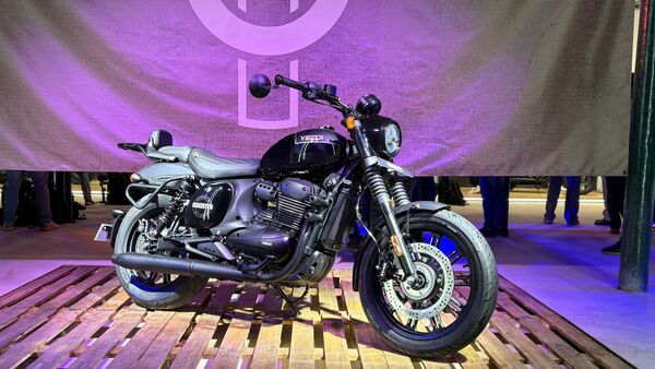 2025 Yezdi Roadster launched with upgrades, new engine; priced at ₹2.10 ...