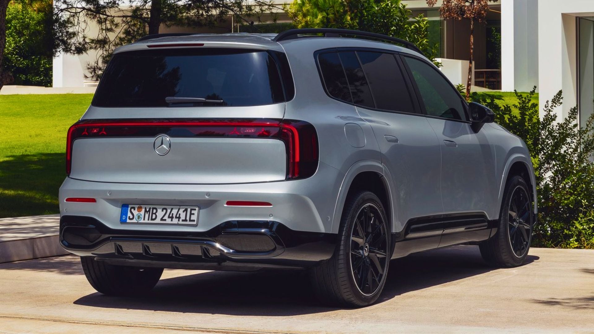 Mercedes Unveils New Electric GLB With 630 km Of Range, India Launch ...