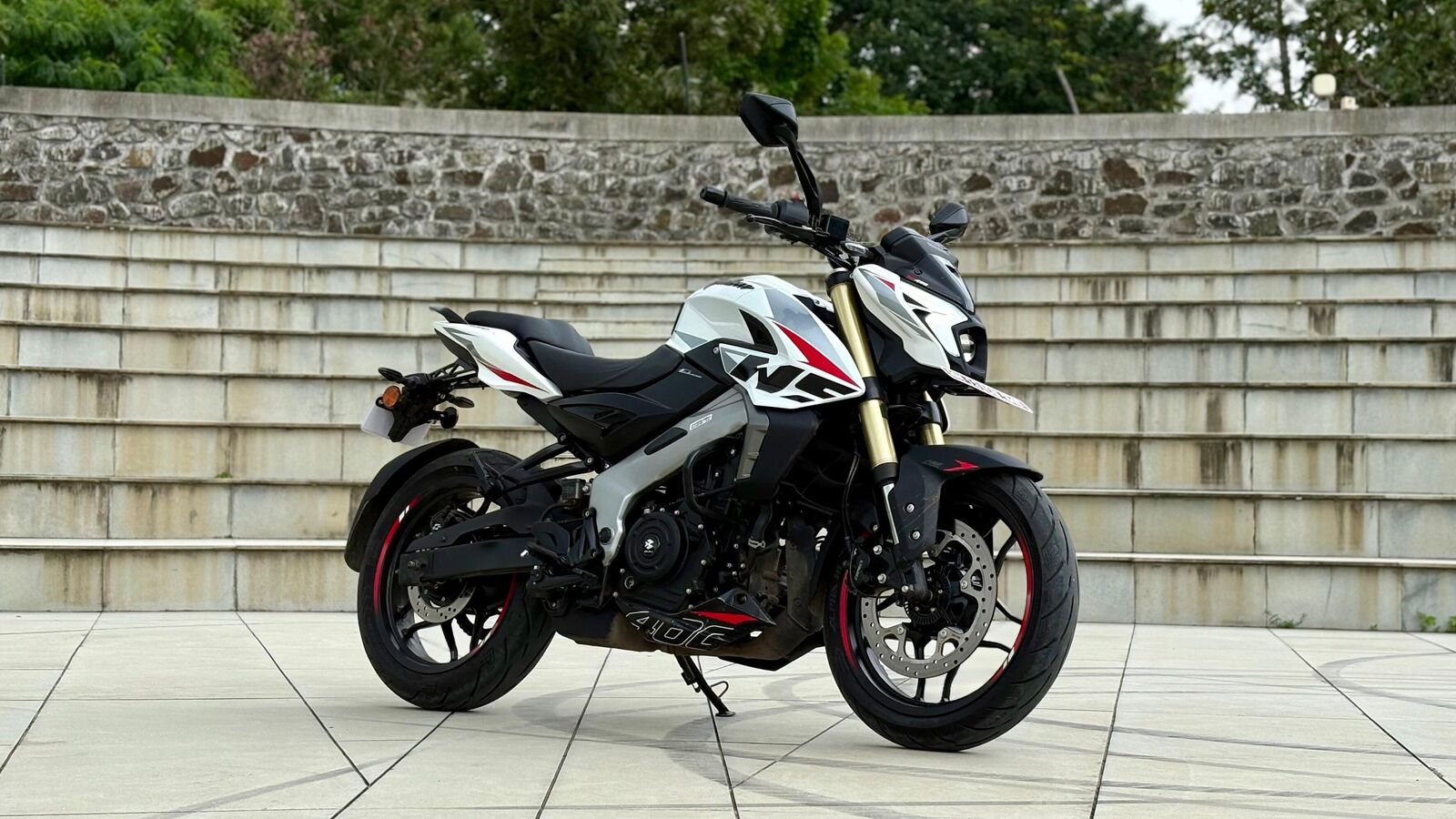 Bajaj offers up to ₹7,000 benefits as Pulsar completes 25 years in ...