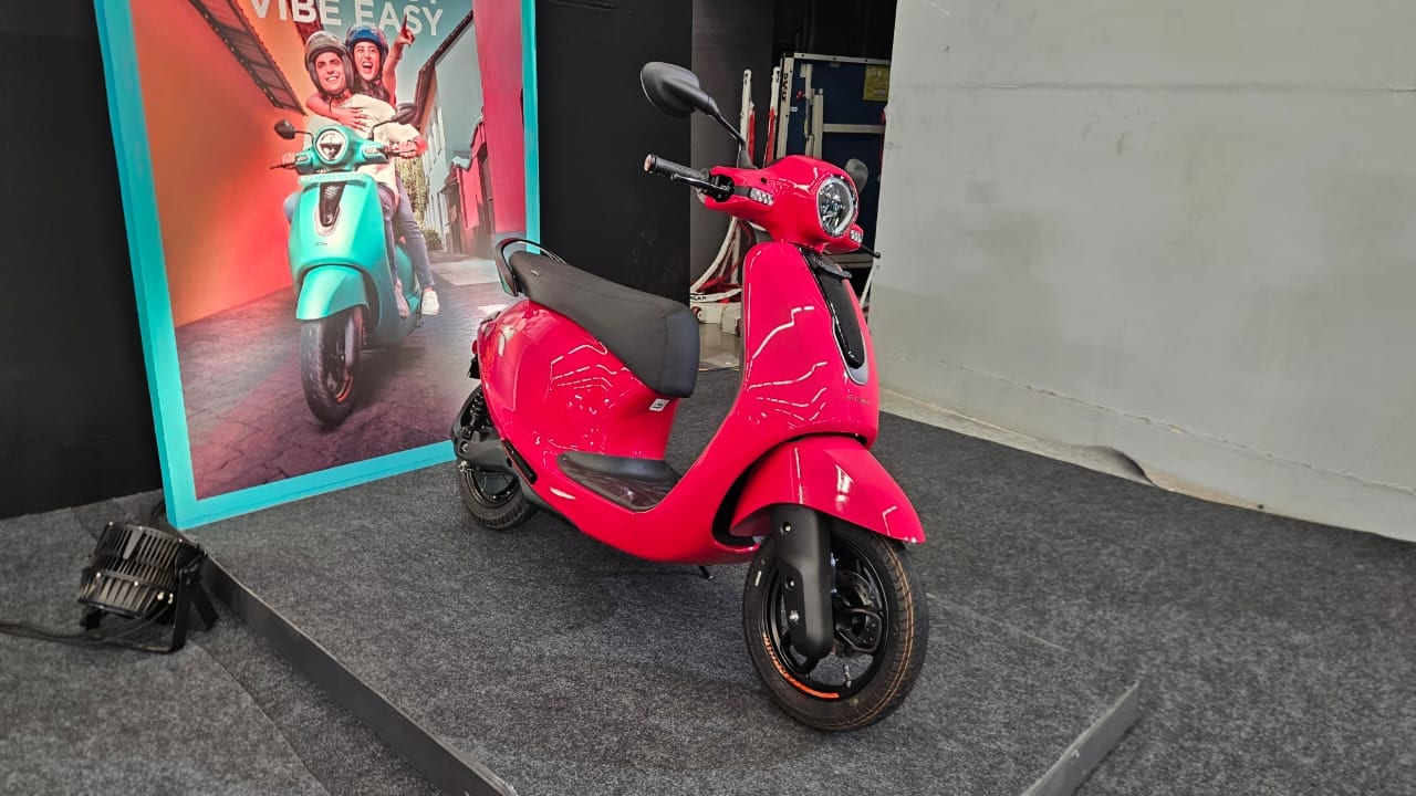 Bajaj Chetak C25 launched in India, prices start at ₹91,399 | HT Auto