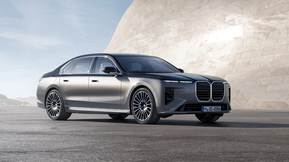 2026 BMW 7 Series makes global debut, introduces Neue Klasse design ...