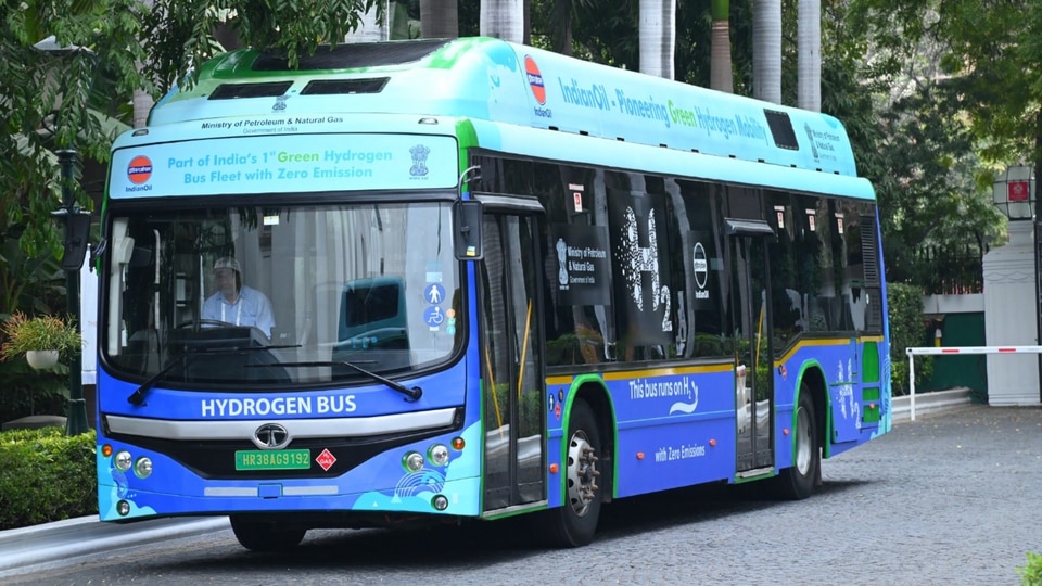 Hydrogen buses launched in Delhi to improve last-mile metro ...
