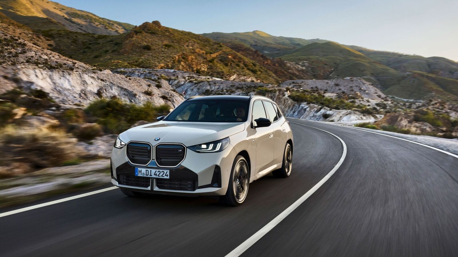 5 luxury SUVs I would buy for their seriously well-equipped base ...