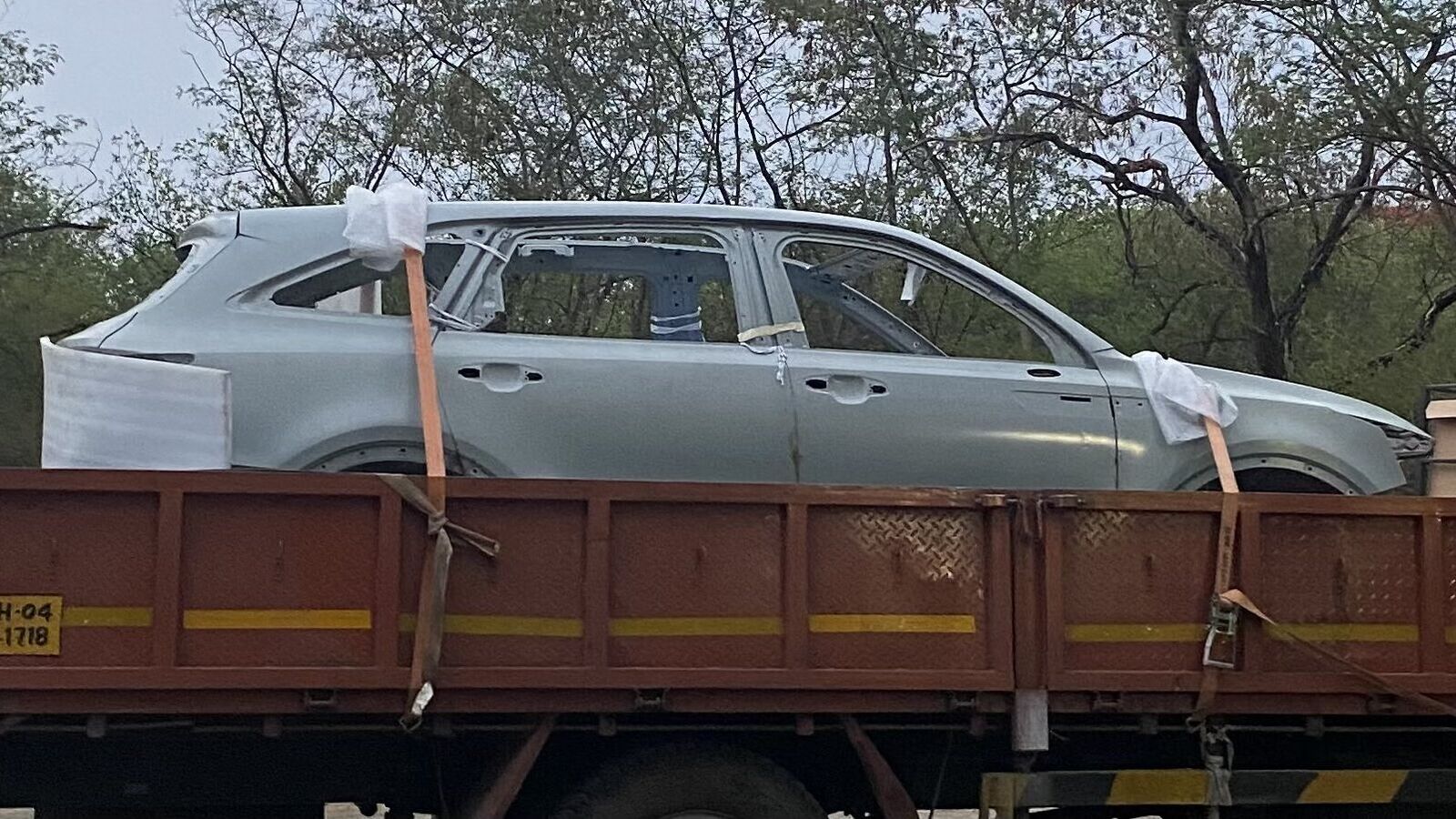 Kia Sorento bodyshell spotted, localisation likely underway | HT Auto