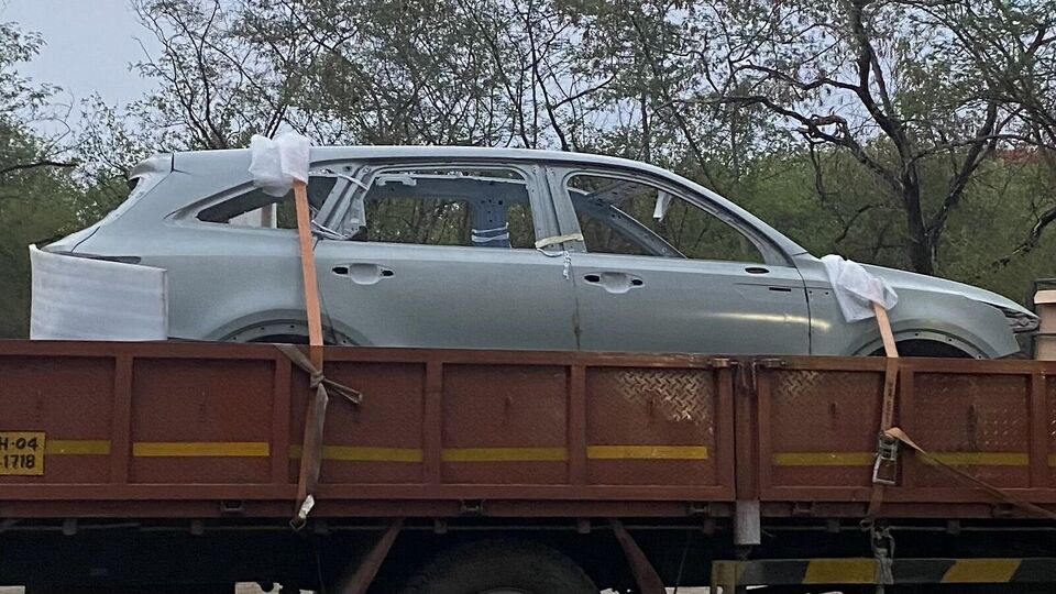 Kia Sorento bodyshell spotted, localisation likely underway | HT Auto