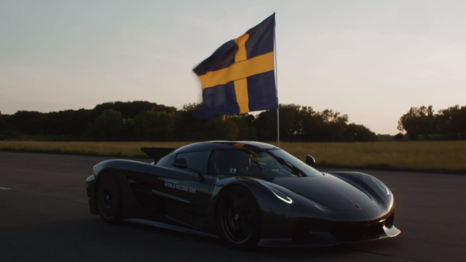 Koenigsegg Jesko Absolut sets fastest quarter-mile record, clocks in at ...