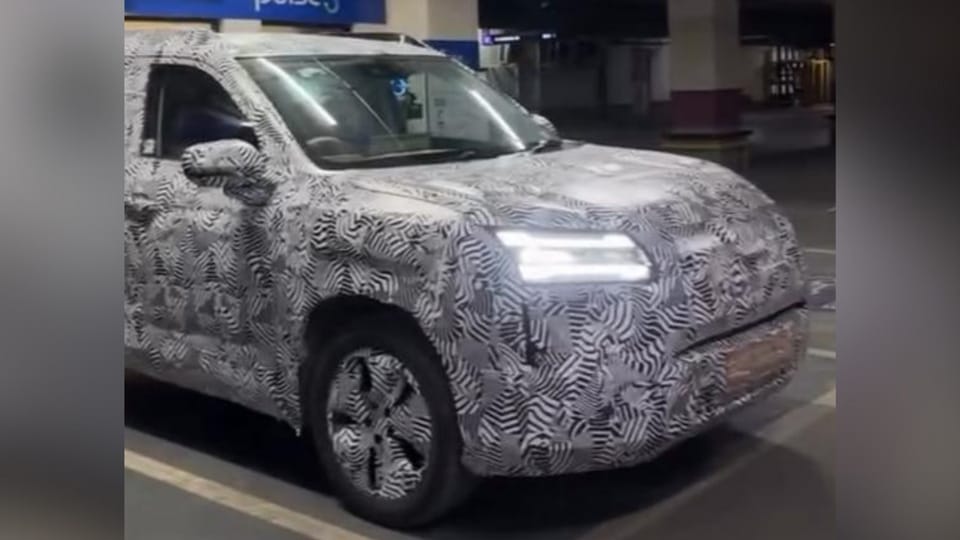 Wuling Starlight 560 spotted yet again, this time at a charging station ...