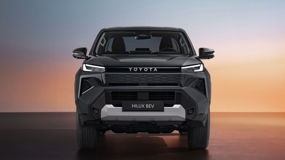 New gen Toyota Hilux pick-up truck spotted in India for the first time ...