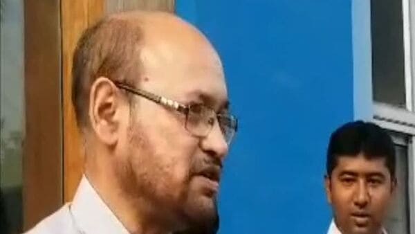 রাজ্যের স্বাস্থ্য অধিকর্তার পদ থেকে সরানো হল অজয় চক্রবর্তীকে, বাংলার মুখ