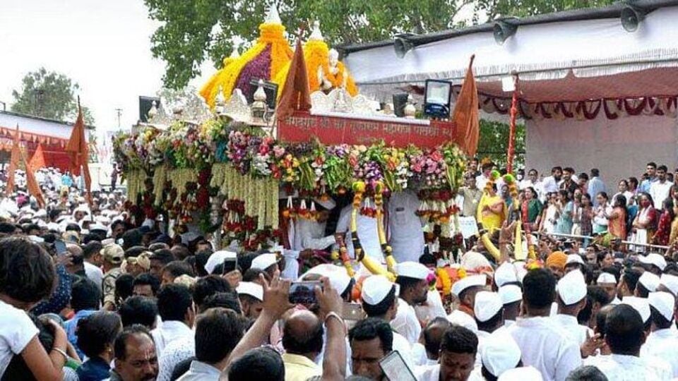 Palkhi Sohala : भक्तीमय वातावरणात तुकोबांची पालखी मुक्कामासाठी ...