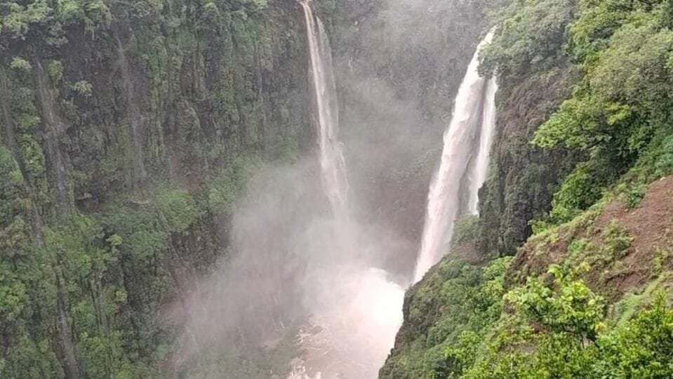 विहंगम : पावसामुळे खुलले निसर्ग सौंदर्य; राज्यातील हे प्रसिद्ध धबधबे ...